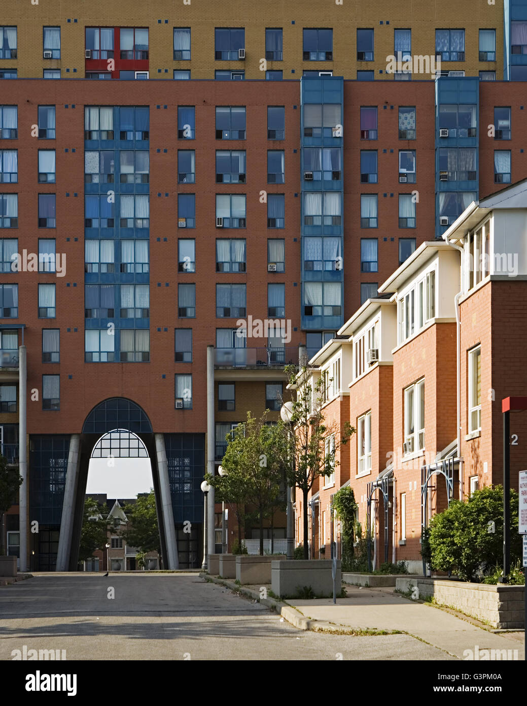 Townhouse canada hi-res stock photography and images - Alamy
