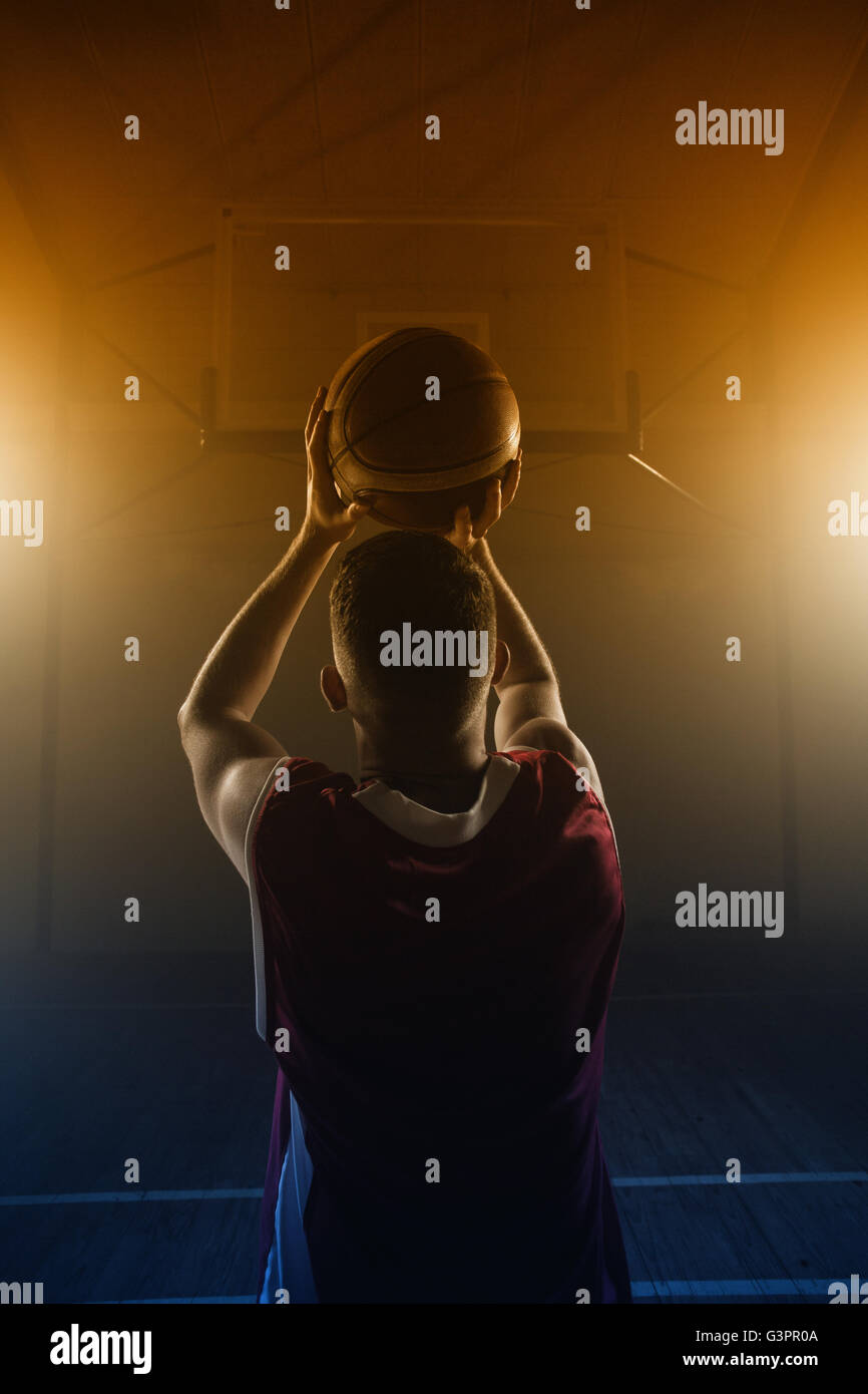 Back view basketball player hi-res stock photography and images - Alamy