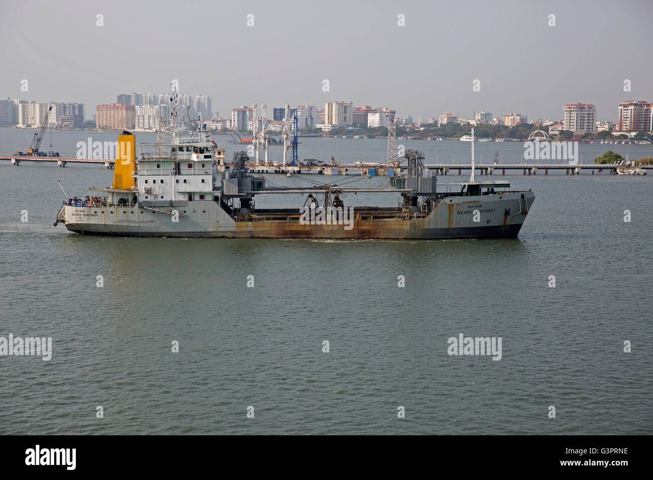 Large cargo ship in Cochin Harbour India Stock Photo - Alamy