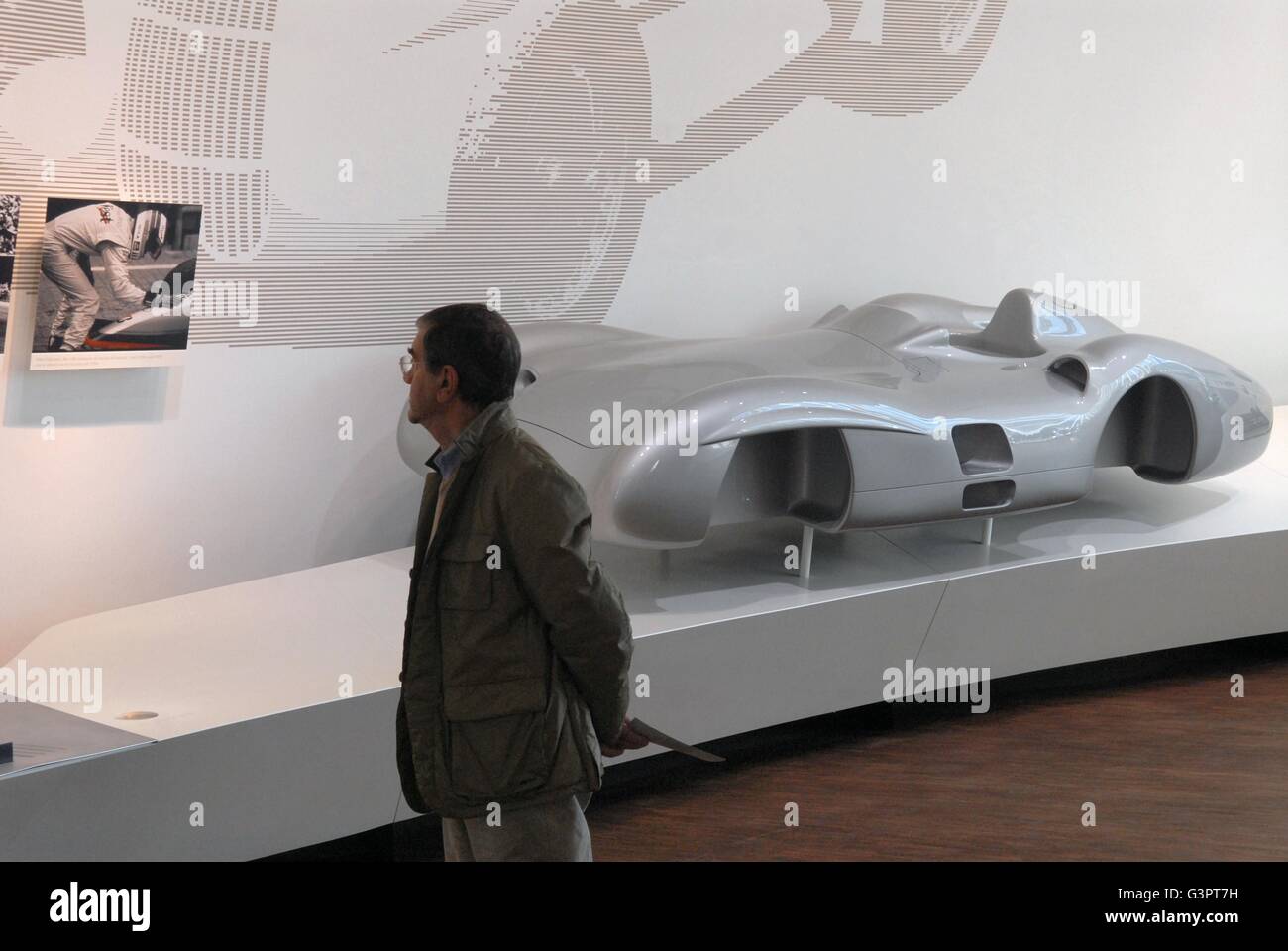 The Mercedes-Benz Center in Milan, the largest sales and representation ...