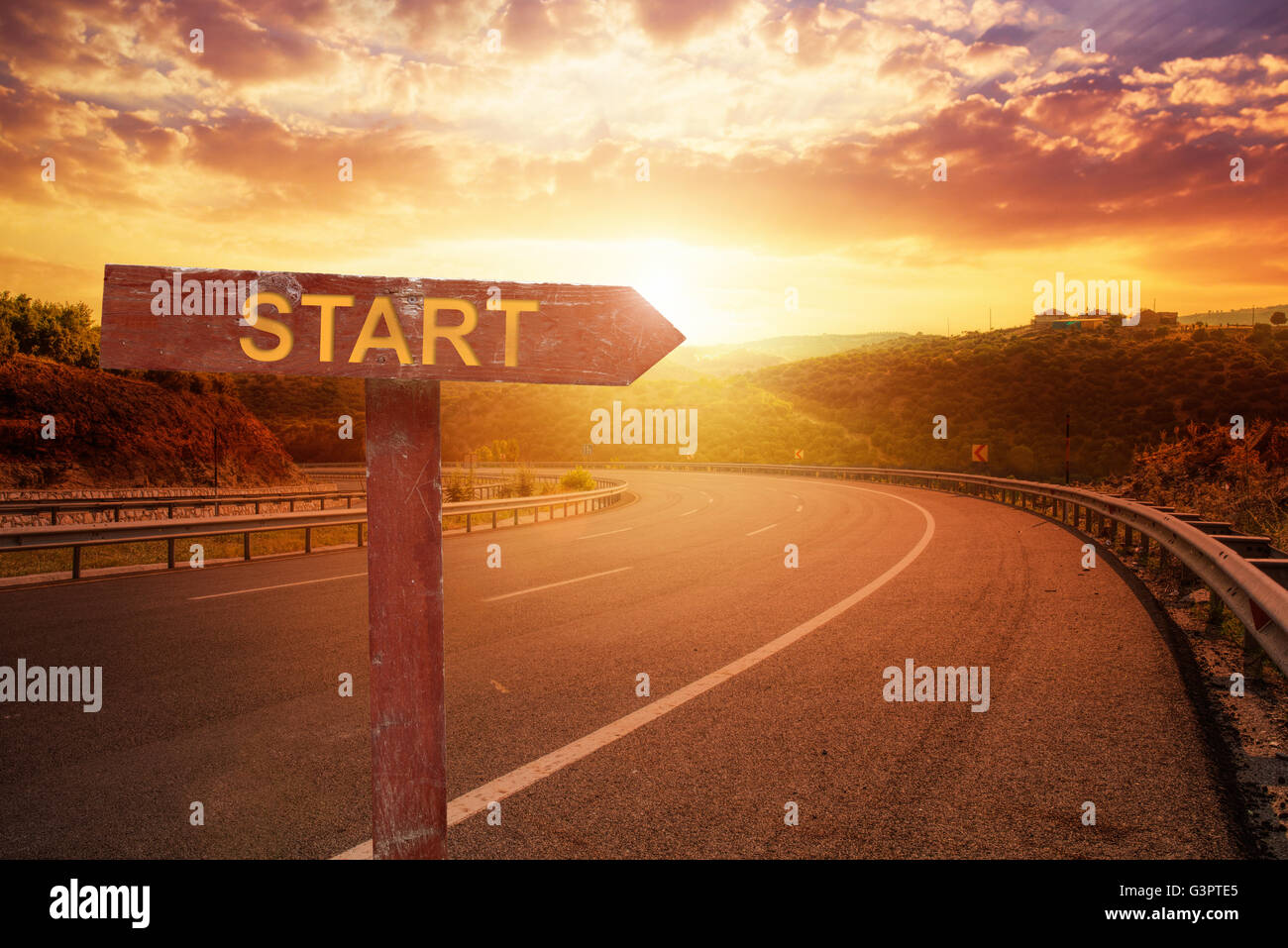 START road sign On Sunset Stock Photo - Alamy