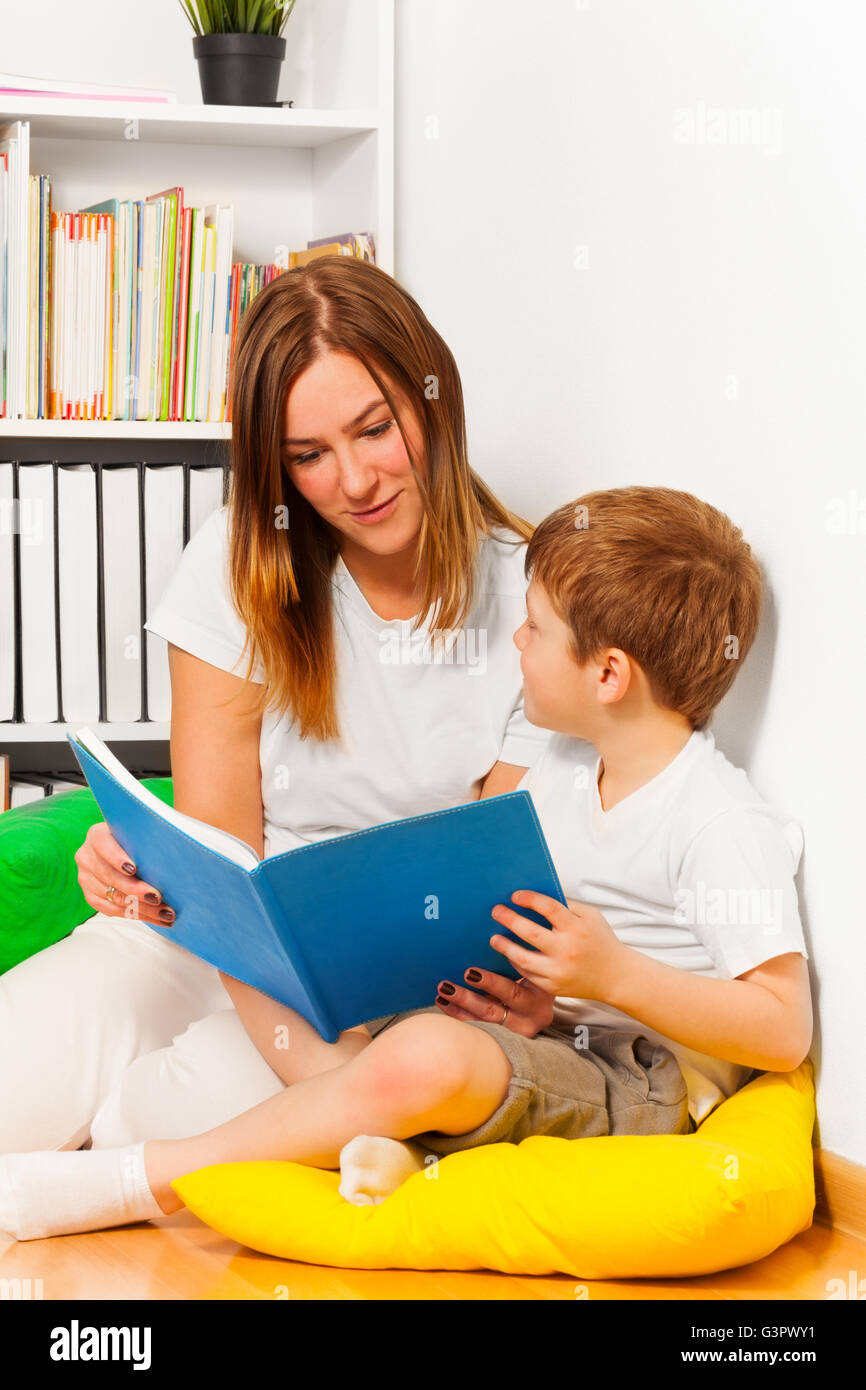 Kids Story Telling High Resolution Stock Photography and Images - Alamy