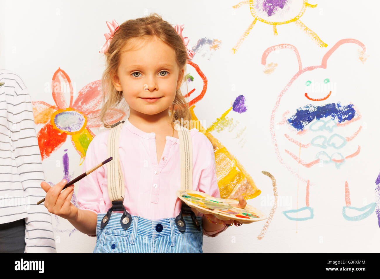 Cute painter with brush and pallet drawing picture Stock Photo - Alamy