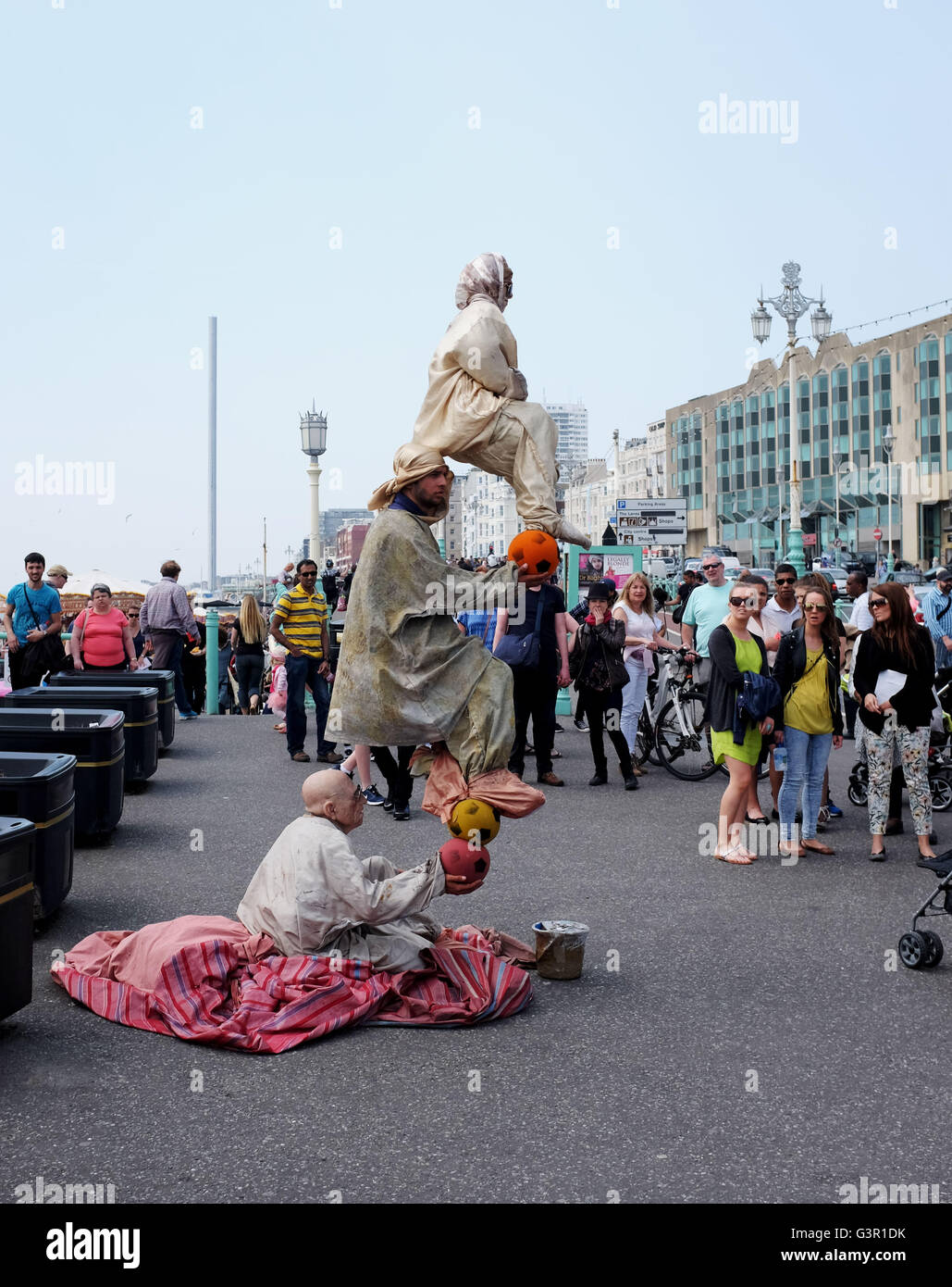 Balancing acts hi-res stock photography and images - Alamy