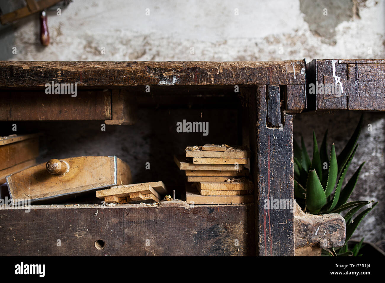 Carpentry detail hi-res stock photography and images - Alamy
