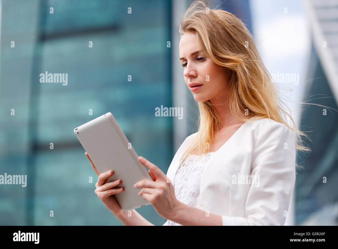Beautiful woman with electronic tab in the street Stock Photo - Alamy