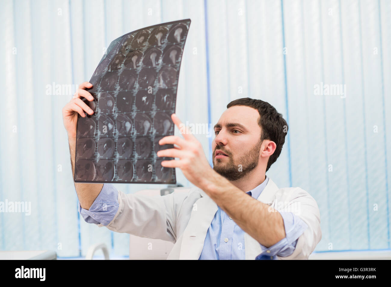 Male female brain scan hi-res stock photography and images - Alamy