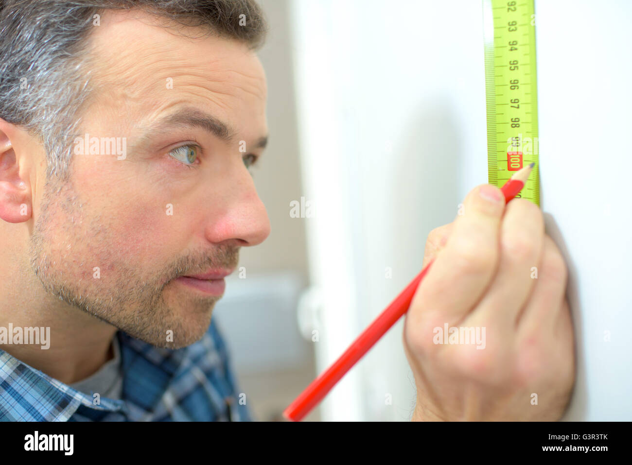 Using a tape measure Stock Photo - Alamy