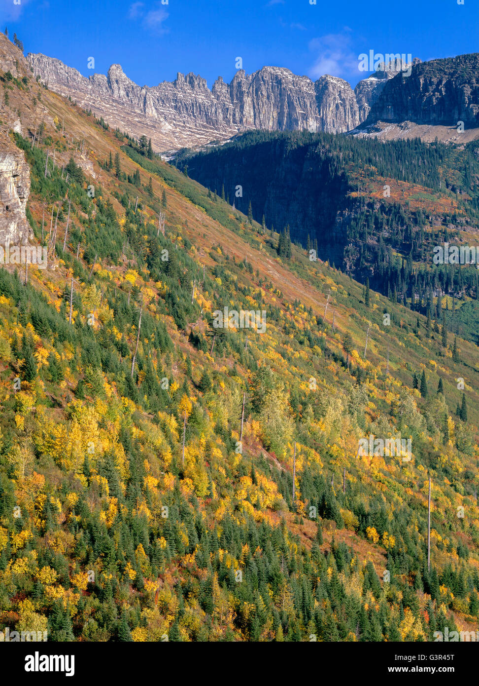 USA, Montana, Glacier National Park, Peaks of the Garden Wall and ...