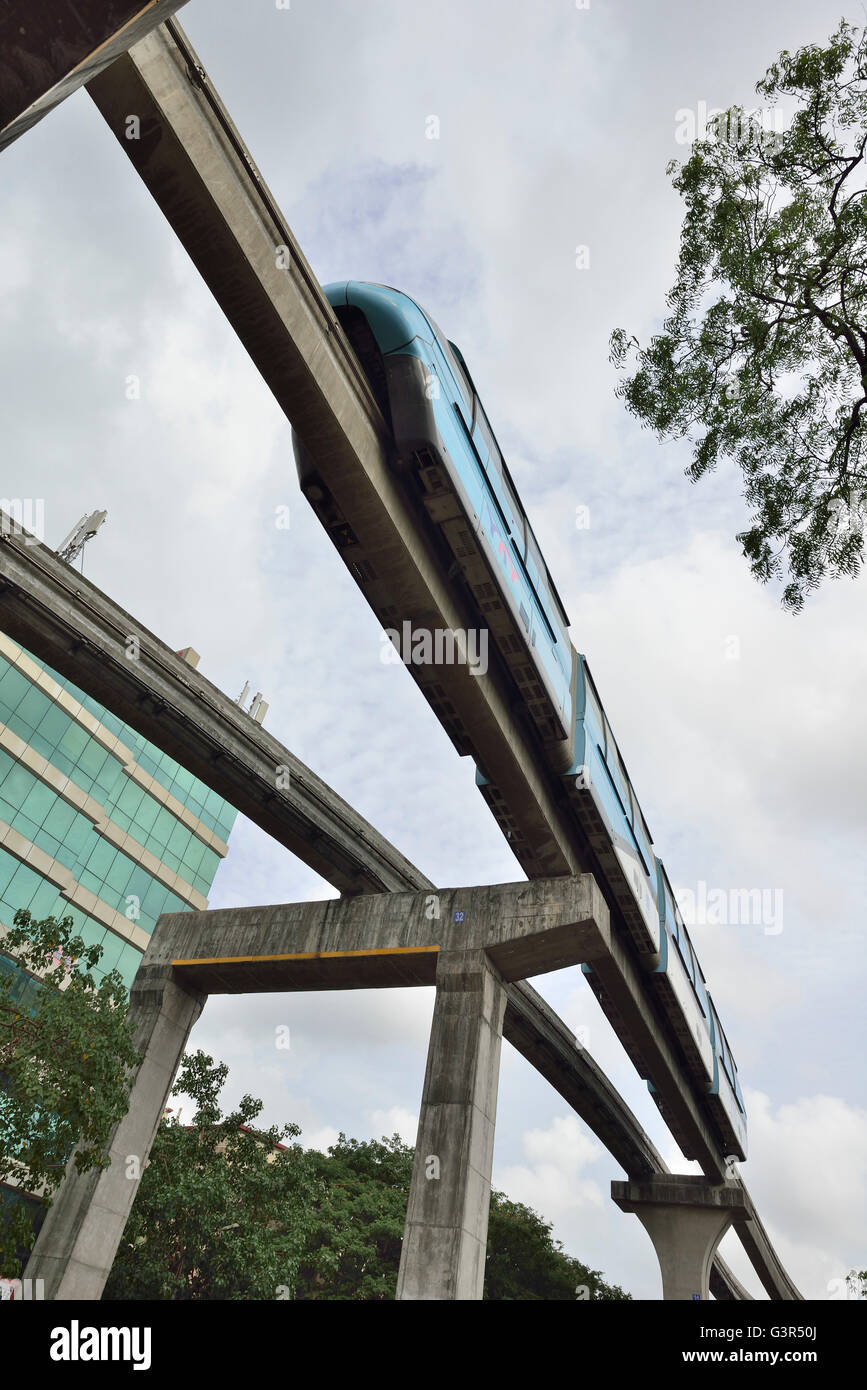 Monorail bridge hi-res stock photography and images - Alamy