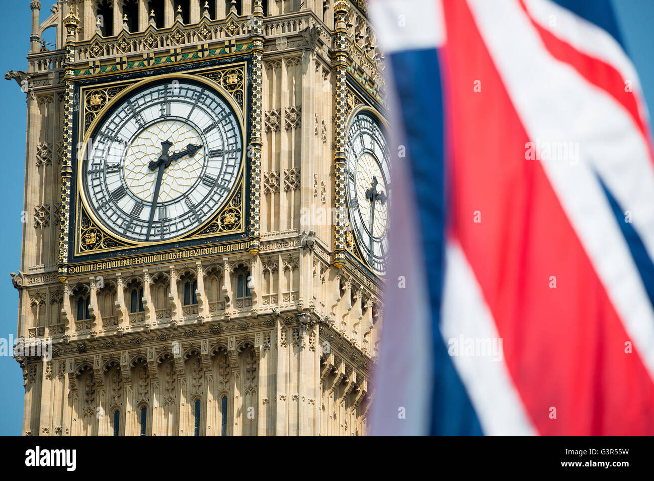 The Union Jack flag next to Big Ben, against a clear blue sky Stock ...