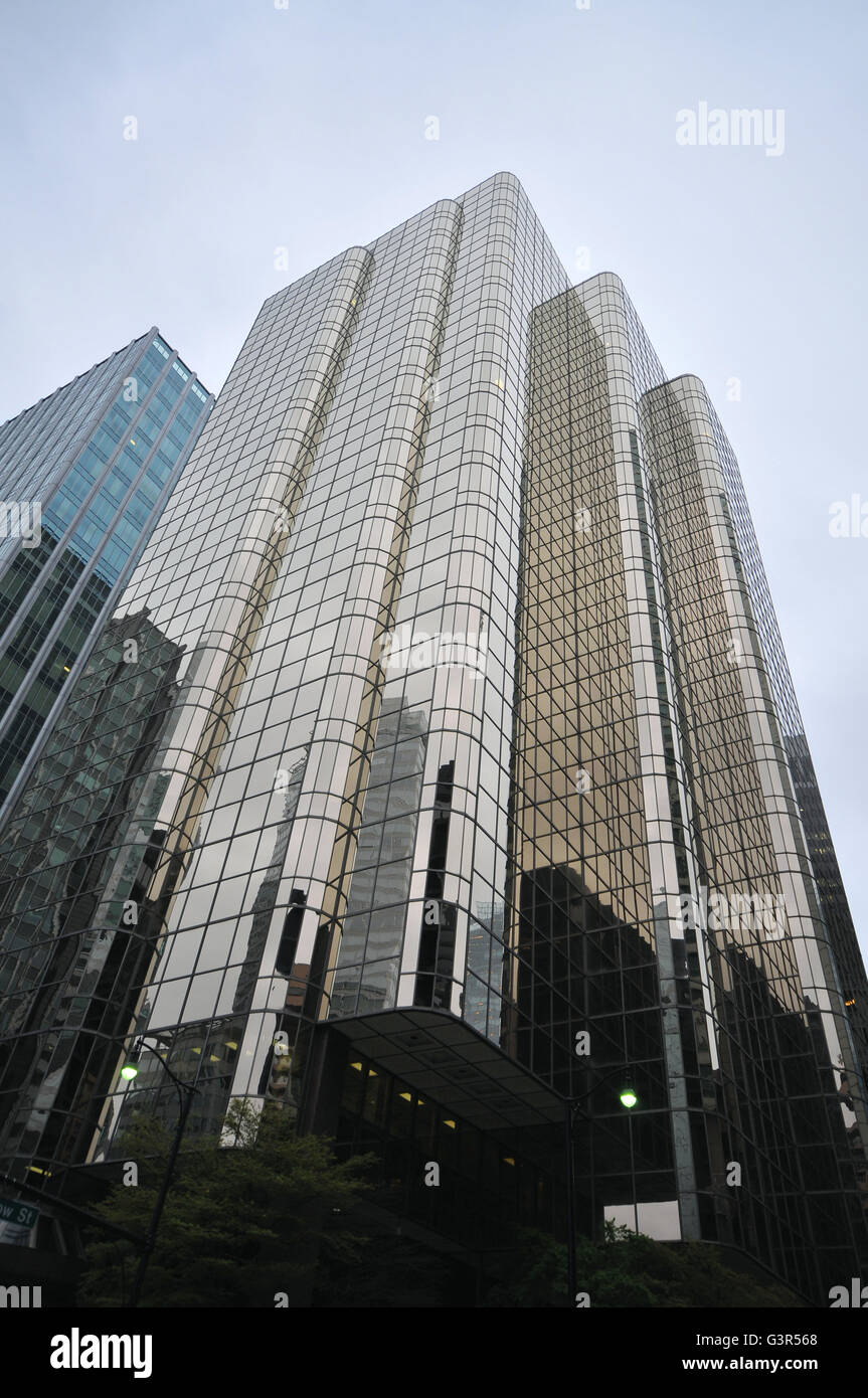 Shiny skyscraper hi-res stock photography and images - Alamy