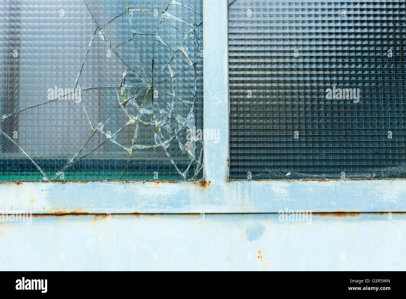 A broken industrial window Stock Photo - Alamy