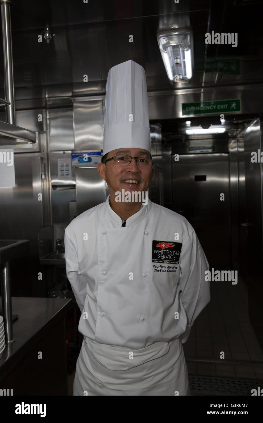 Cruise ship chef uniform hi-res stock photography and images - Alamy