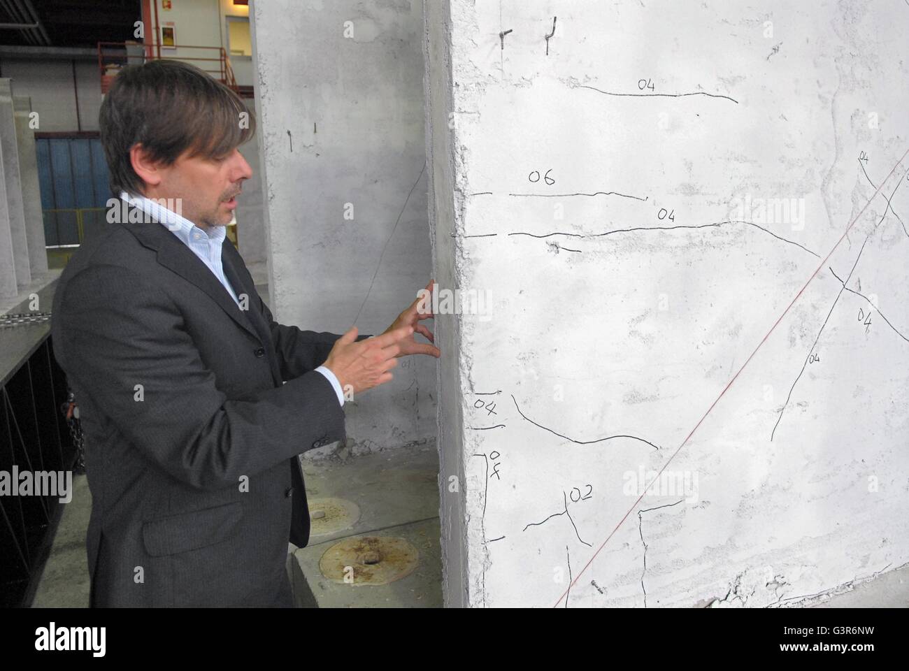 Anti seismic engineering hi-res stock photography and images - Alamy