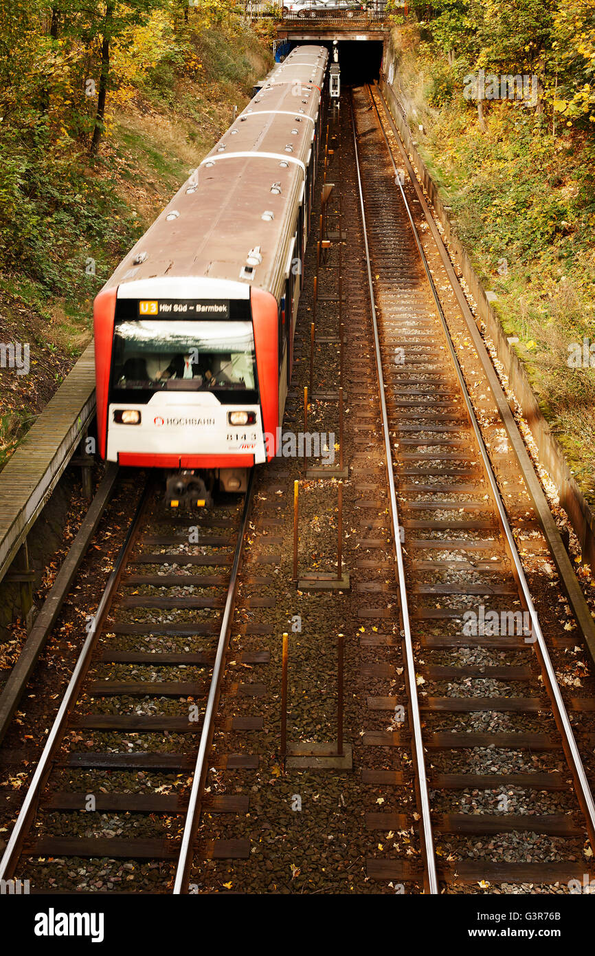 Elevated railroad train hi-res stock photography and images - Alamy