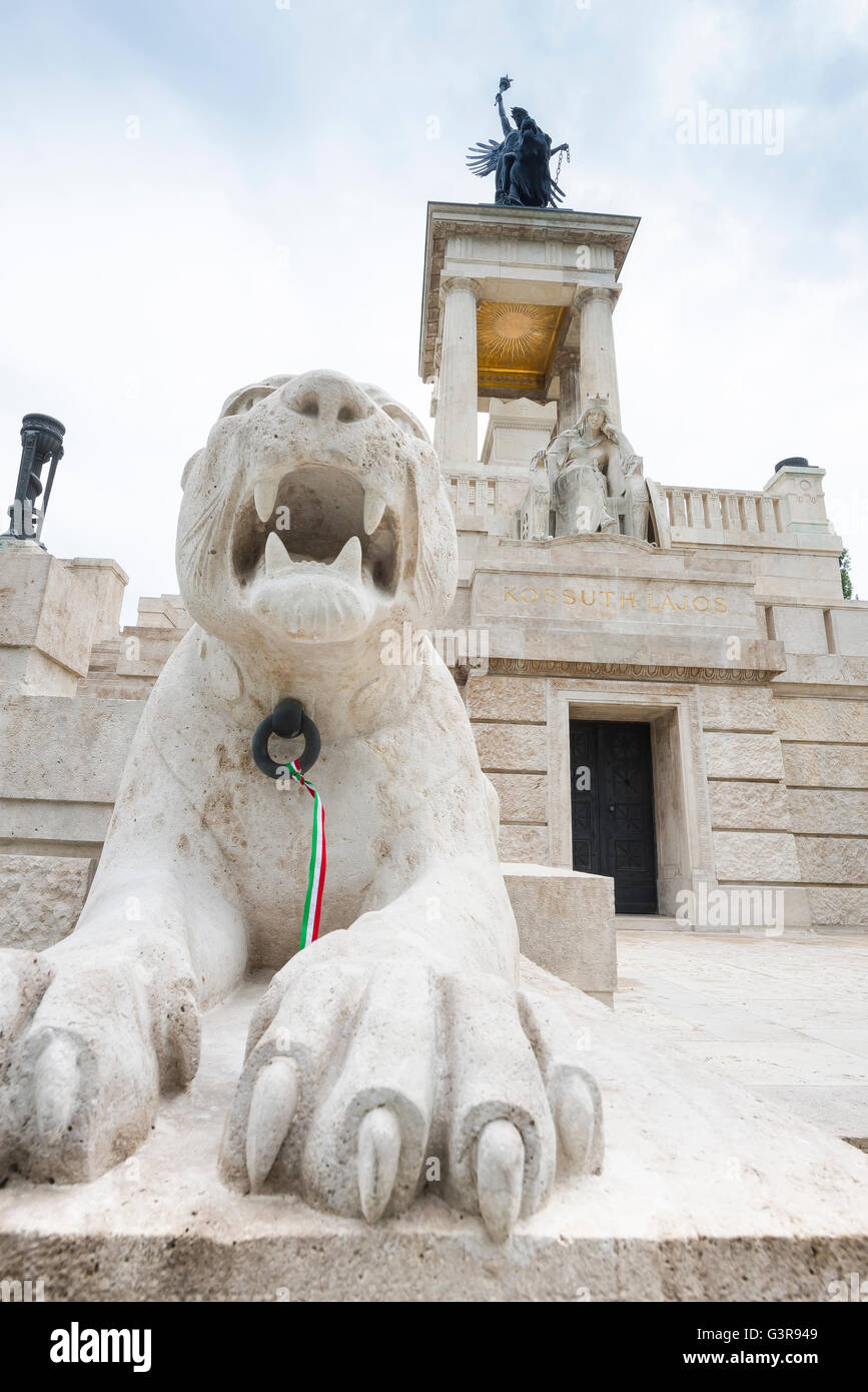 Mausoleum dedicated to Hungarian leader Lajos Kossuth in the Kerepesi ...
