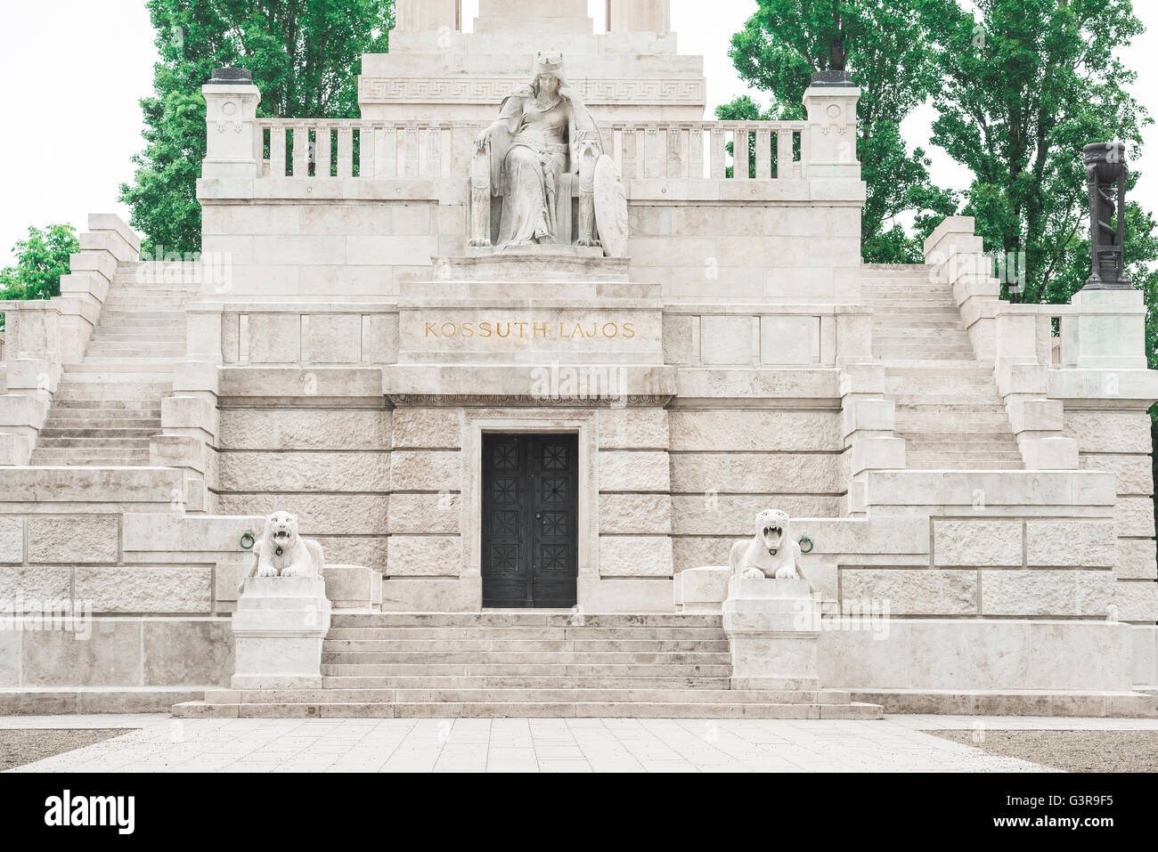 Lajos Kossuth, view of the mausoleum dedicated to Hungarian leader Lajos Kossuth in the Kerepesi ...