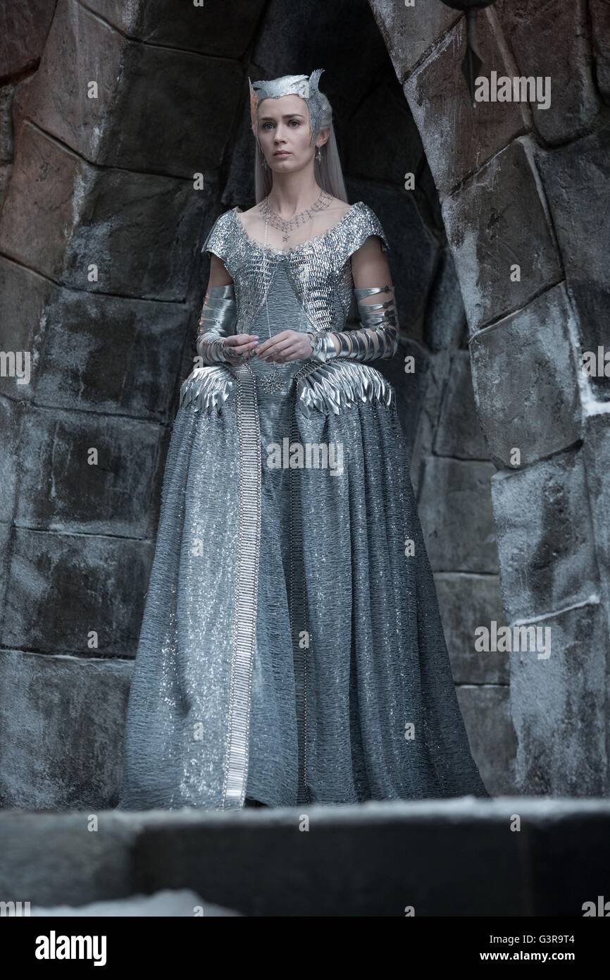 Huntsman winter's war emily blunt hi-res stock photography and images ...