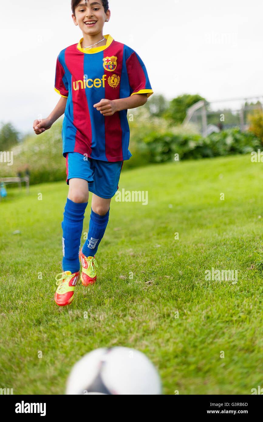 10 year old boy and running hi-res stock photography and images - Alamy