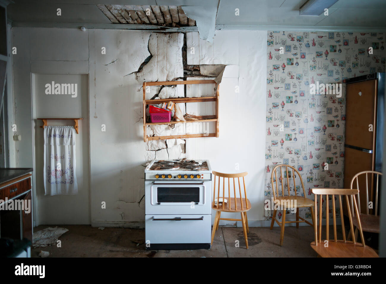 Untidy kitchen hi-res stock photography and images - Alamy