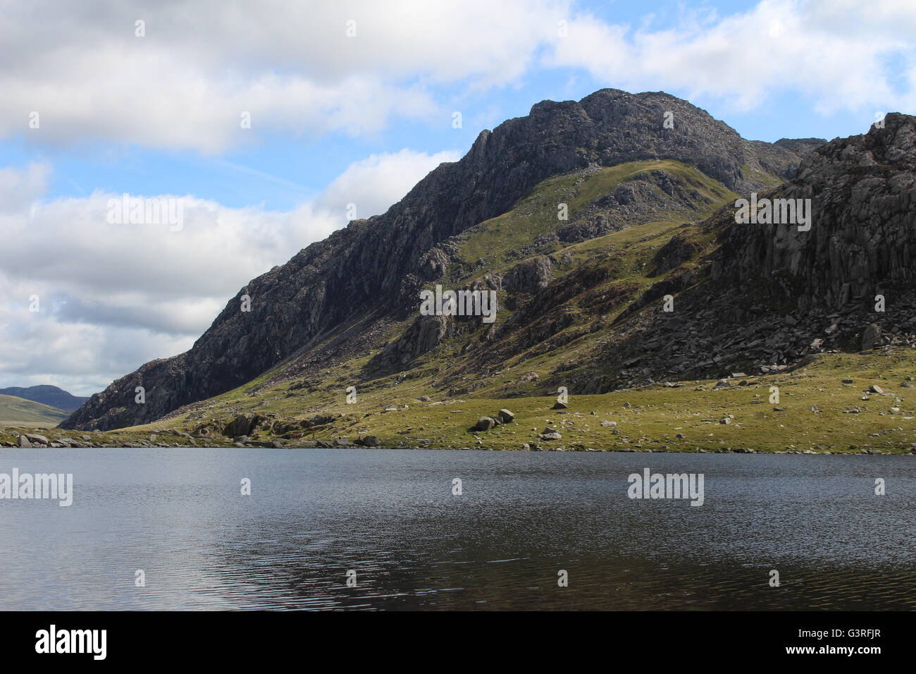 Llyn idwal lake, snowdonia hi-res stock photography and images - Alamy