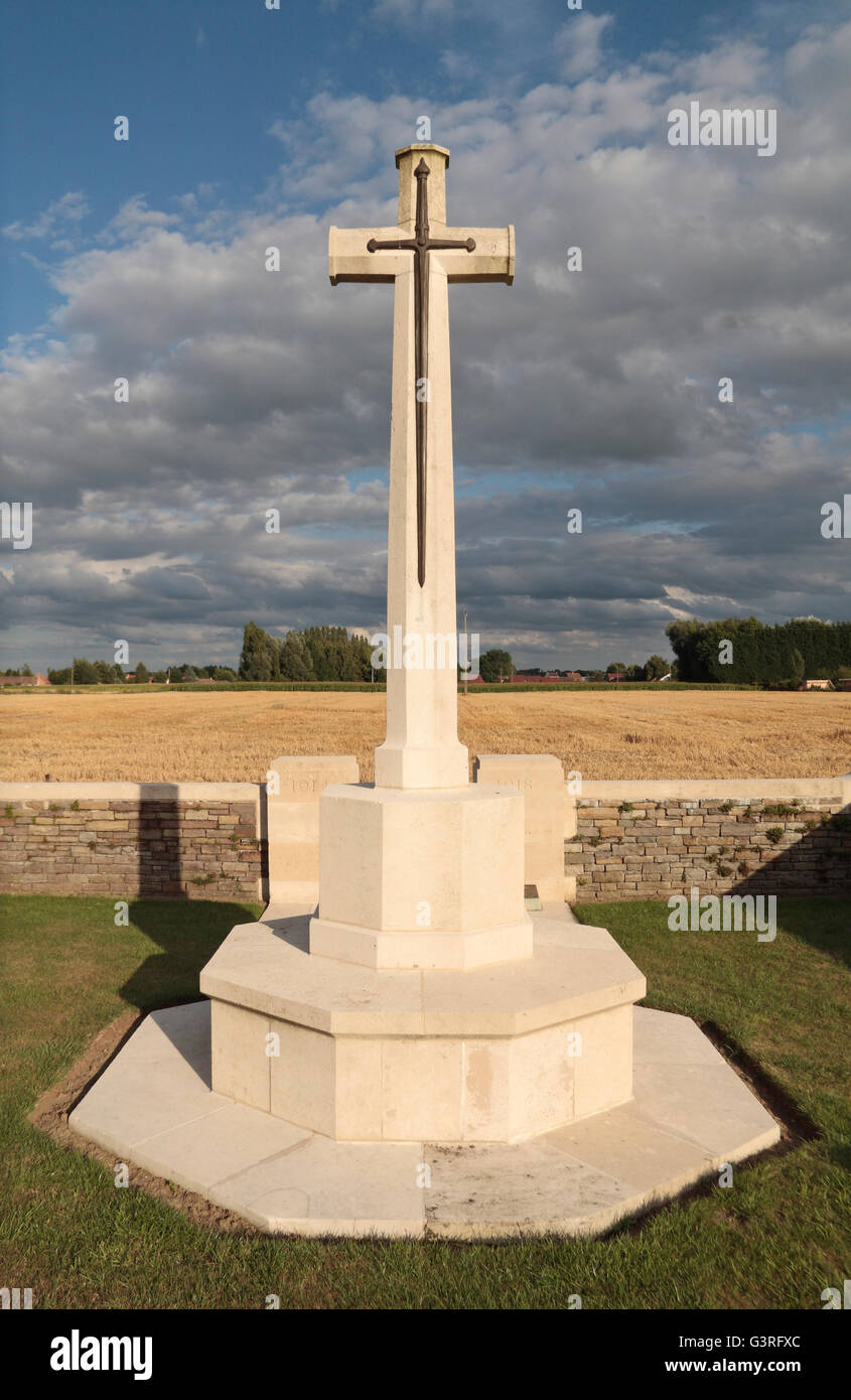 Cross of Sacrifice in the CWGC Neuve Chapelle Farm Cemetery, Neuve ...