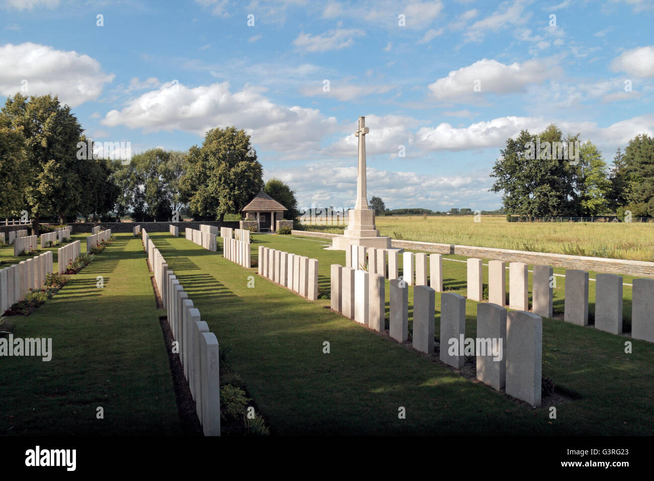 Cross of Sacrifice and headstones in the CWGC Post Office Rifles ...