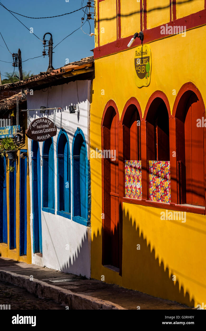 Pretty colourful houses hi-res stock photography and images - Alamy
