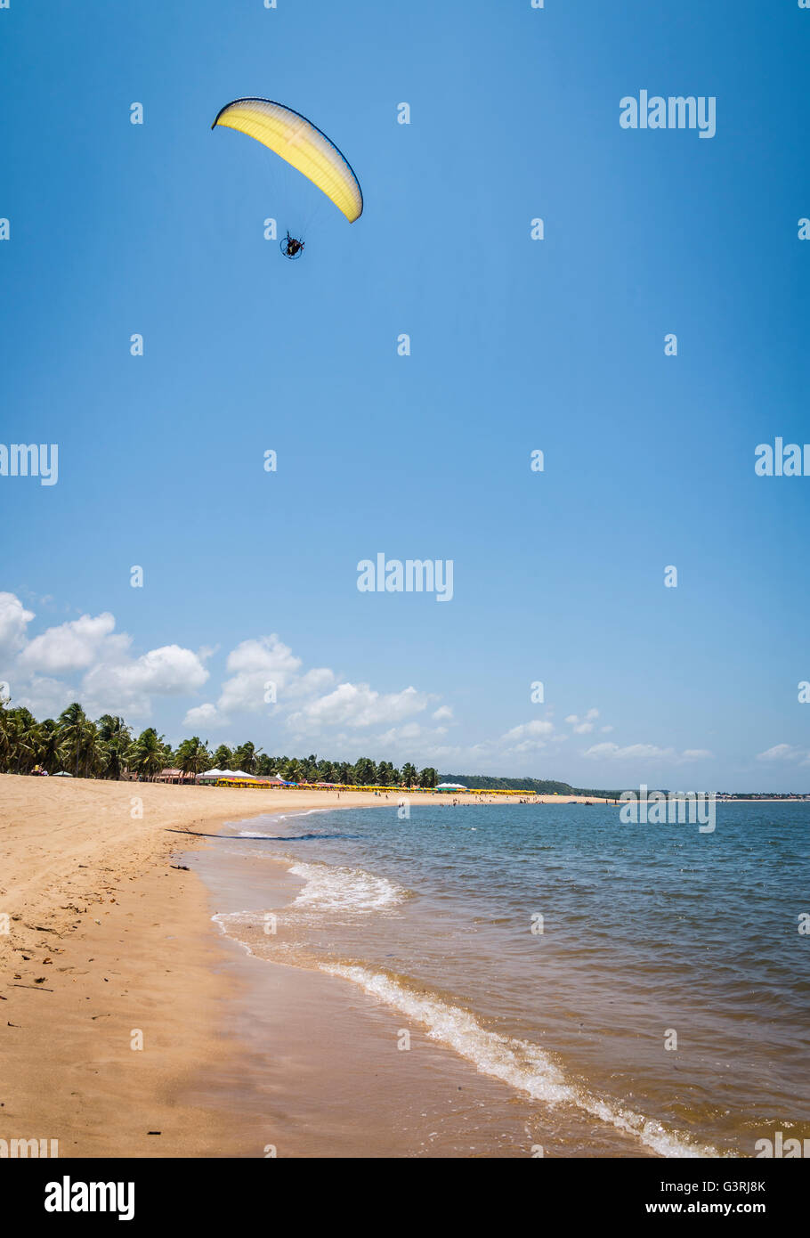 Beach sand paragliding coastline hi-res stock photography and images ...