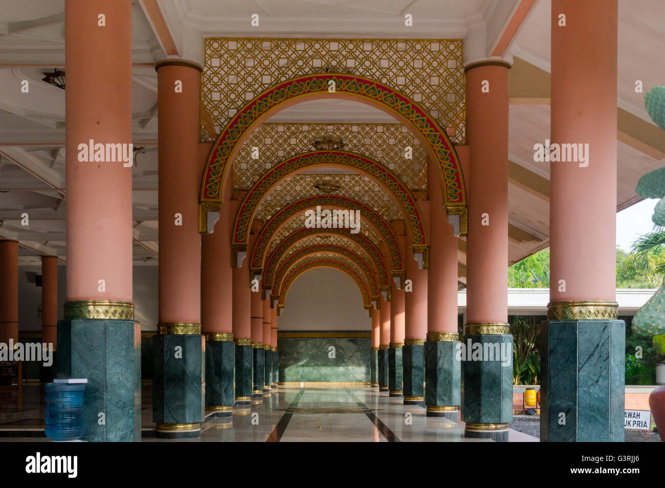 Pillar architecture hi-res stock photography and images - Alamy