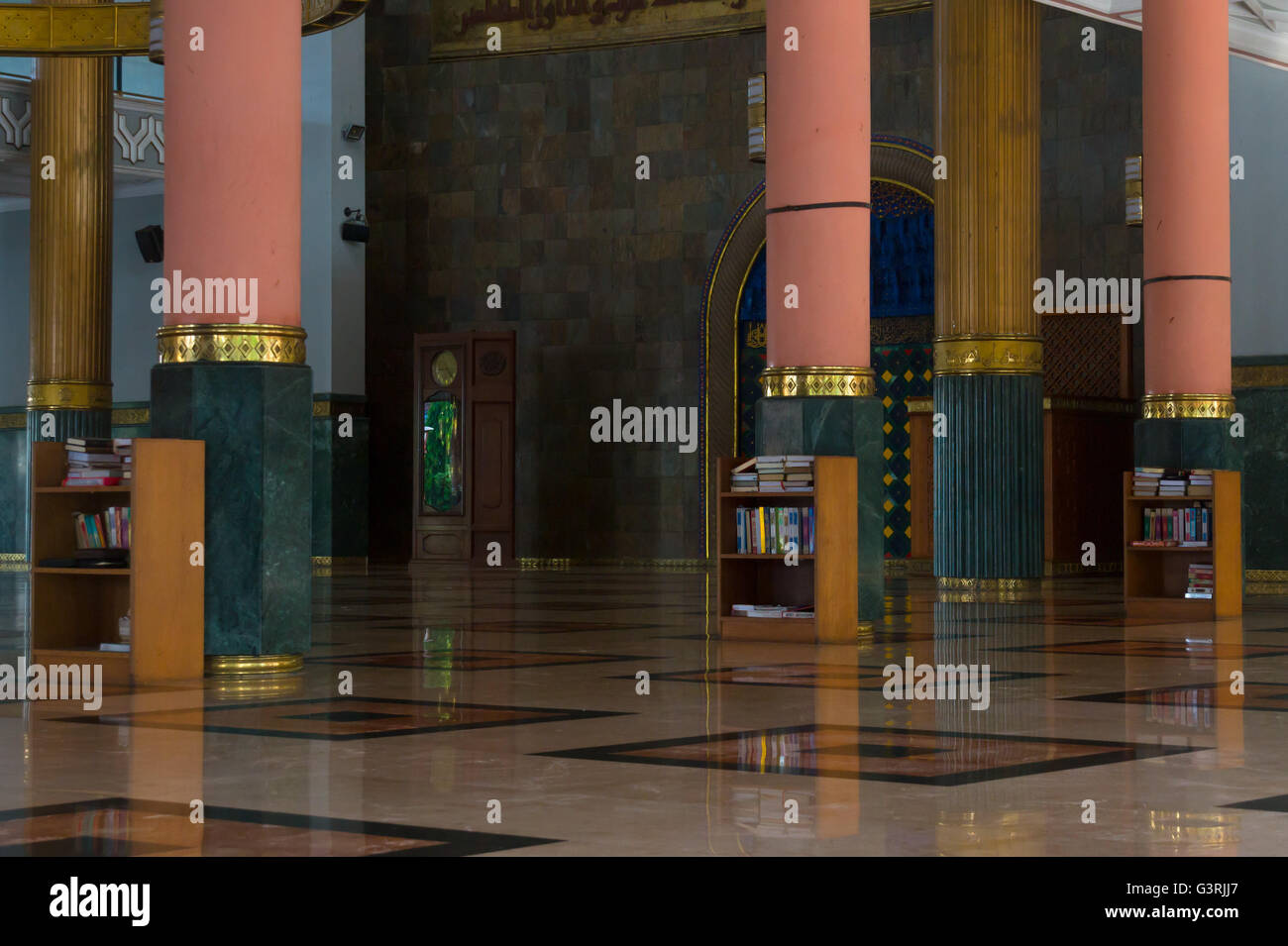 Mosque's Red and Green Interior Pillar Architecture Stock Photo - Alamy