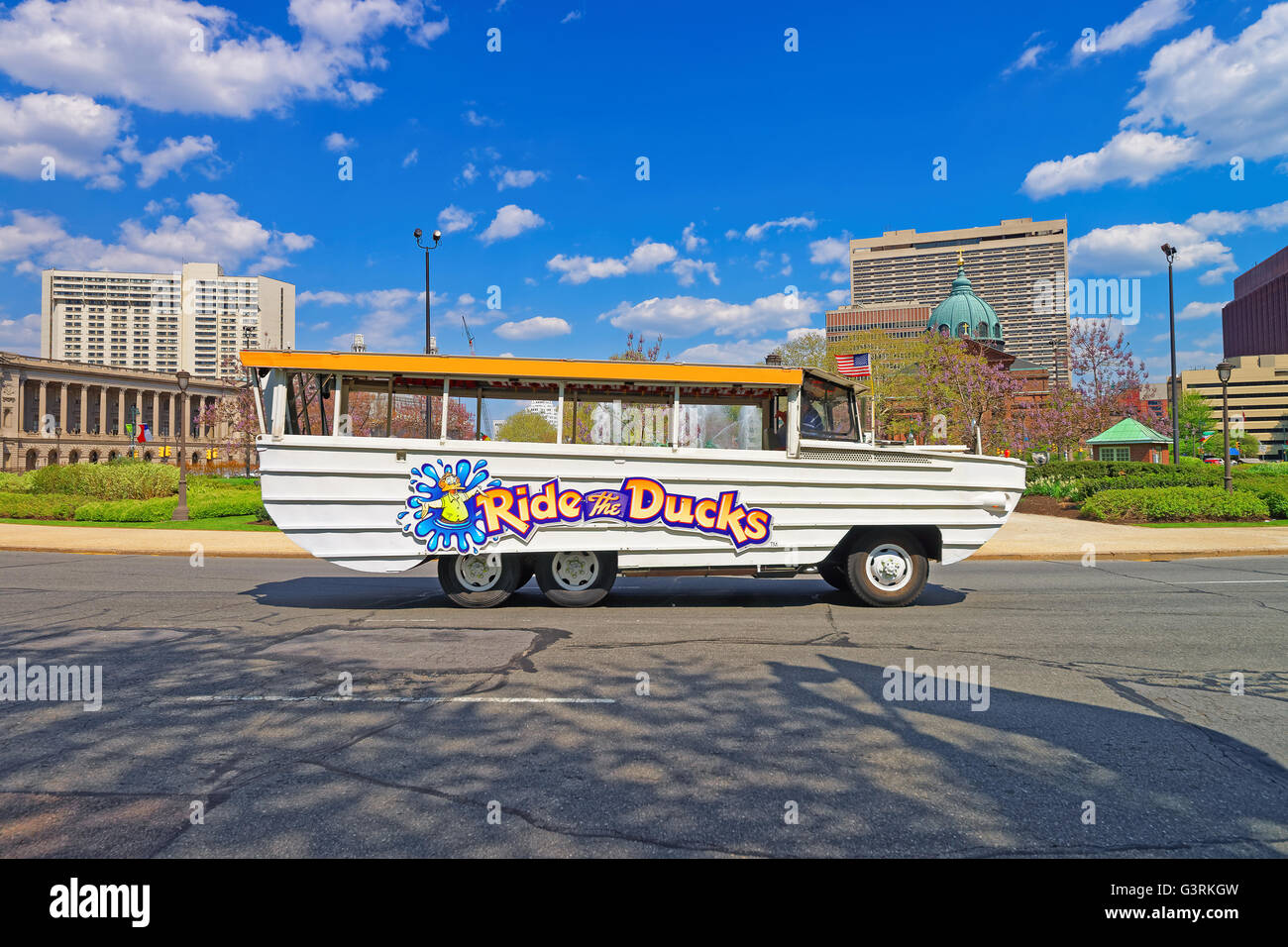 Duck amphibian vehicle hi-res stock photography and images - Alamy