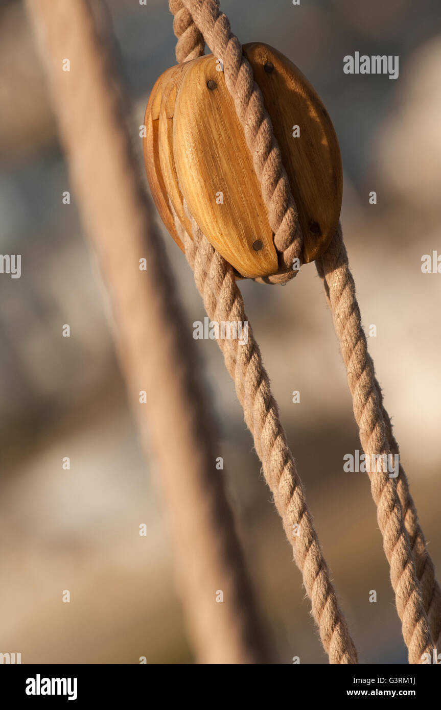 Ropes and rigging on a boat Stock Photo - Alamy