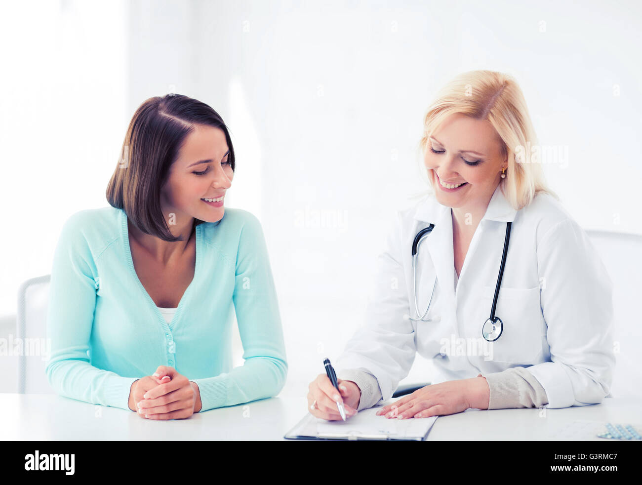 doctor with patient in hospital Stock Photo - Alamy