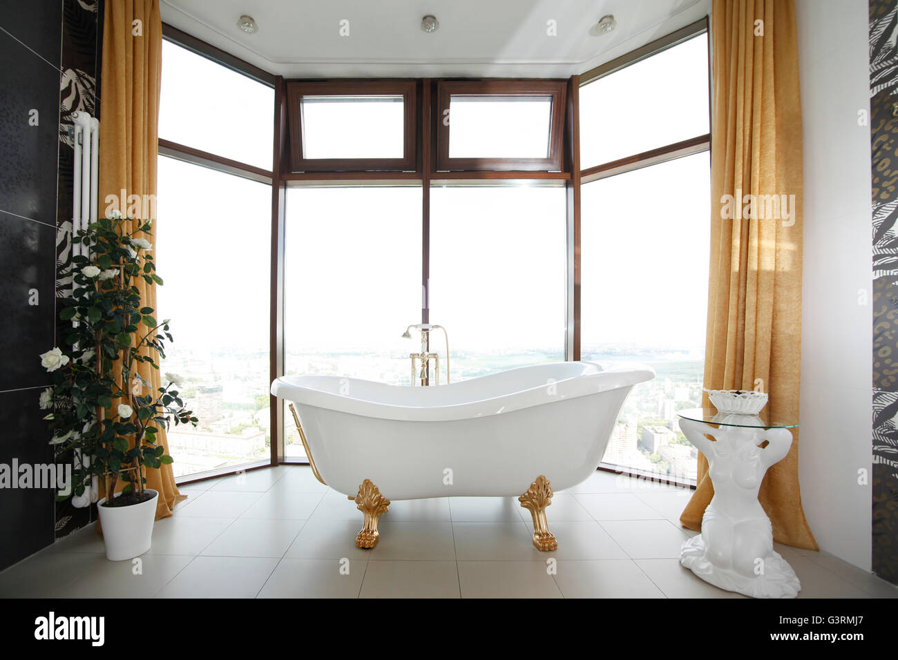 Large white building gold hi-res stock photography and images - Alamy