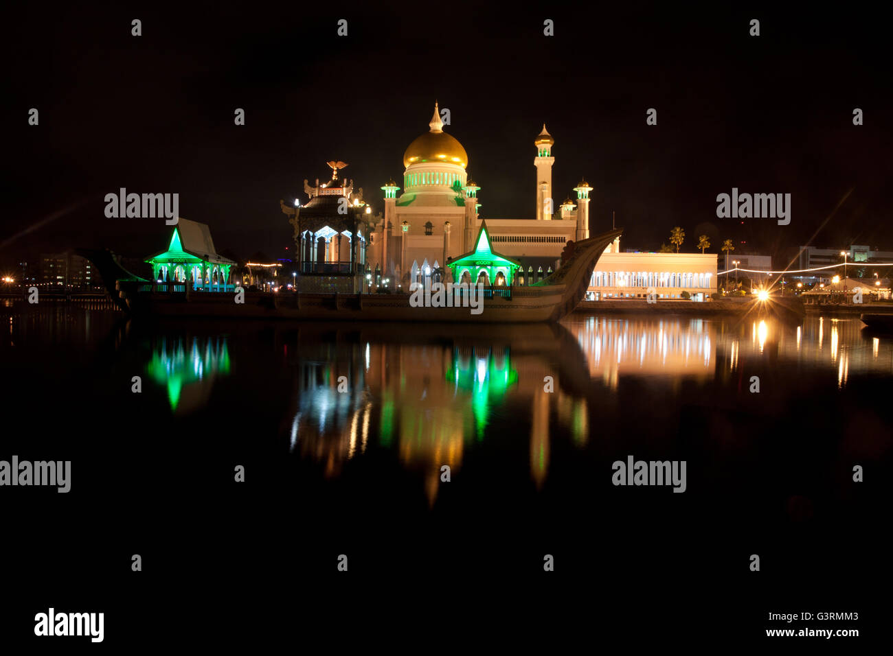 Beautiful Mosque at night Stock Photo - Alamy