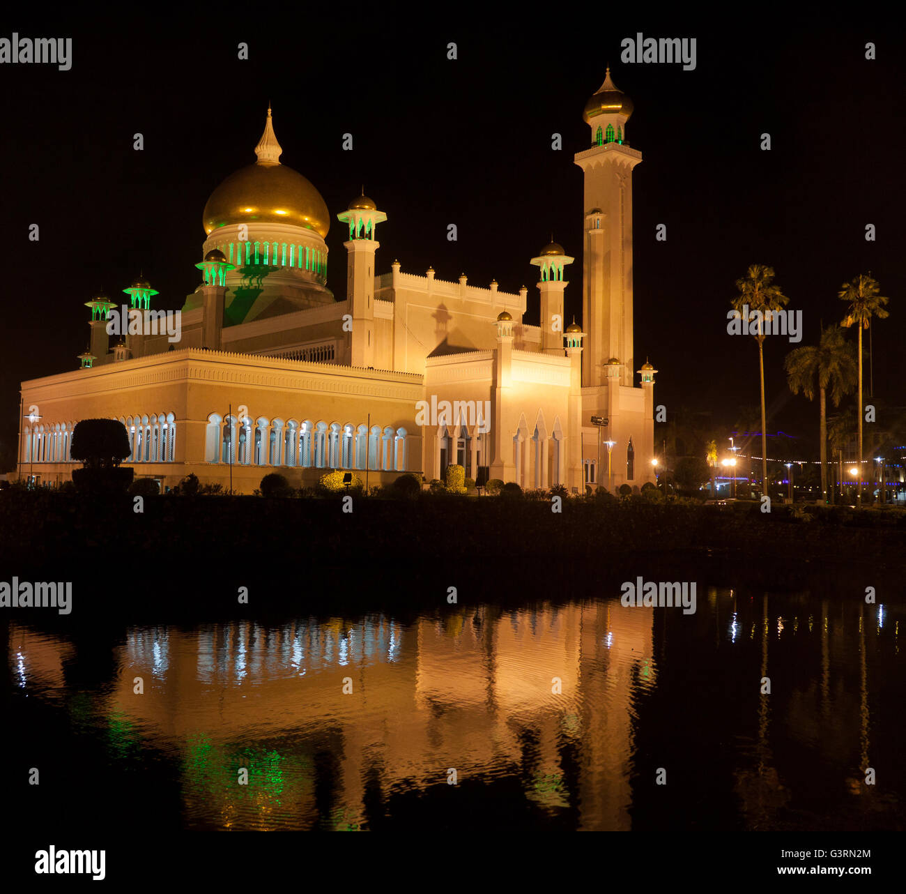 Sultan Omar Ali Saifuddin Mosque Inside