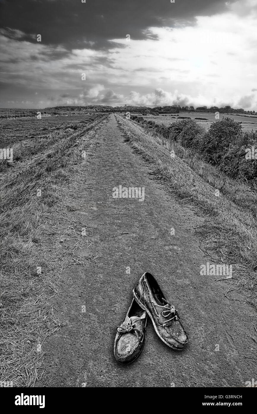 Dirt footpaths hi-res stock photography and images - Alamy