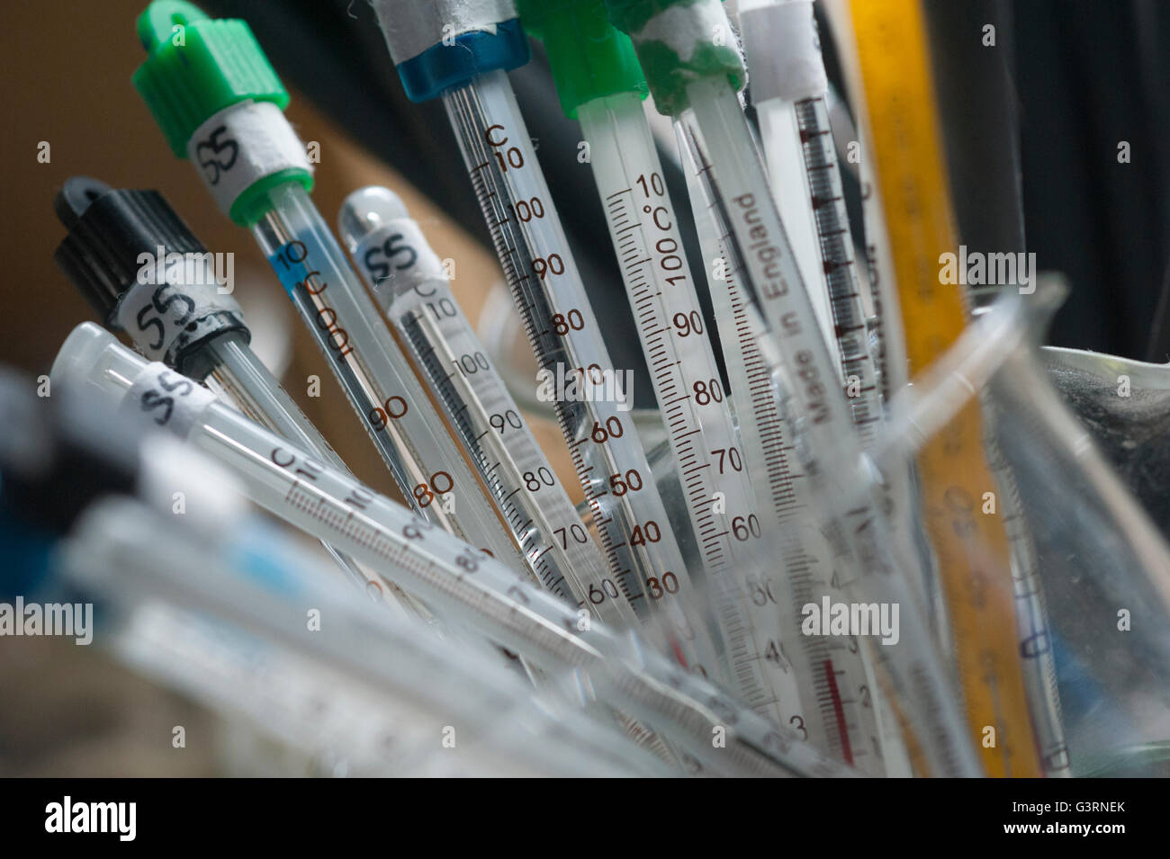 Lab laboratory thermometer hi-res stock photography and images - Alamy