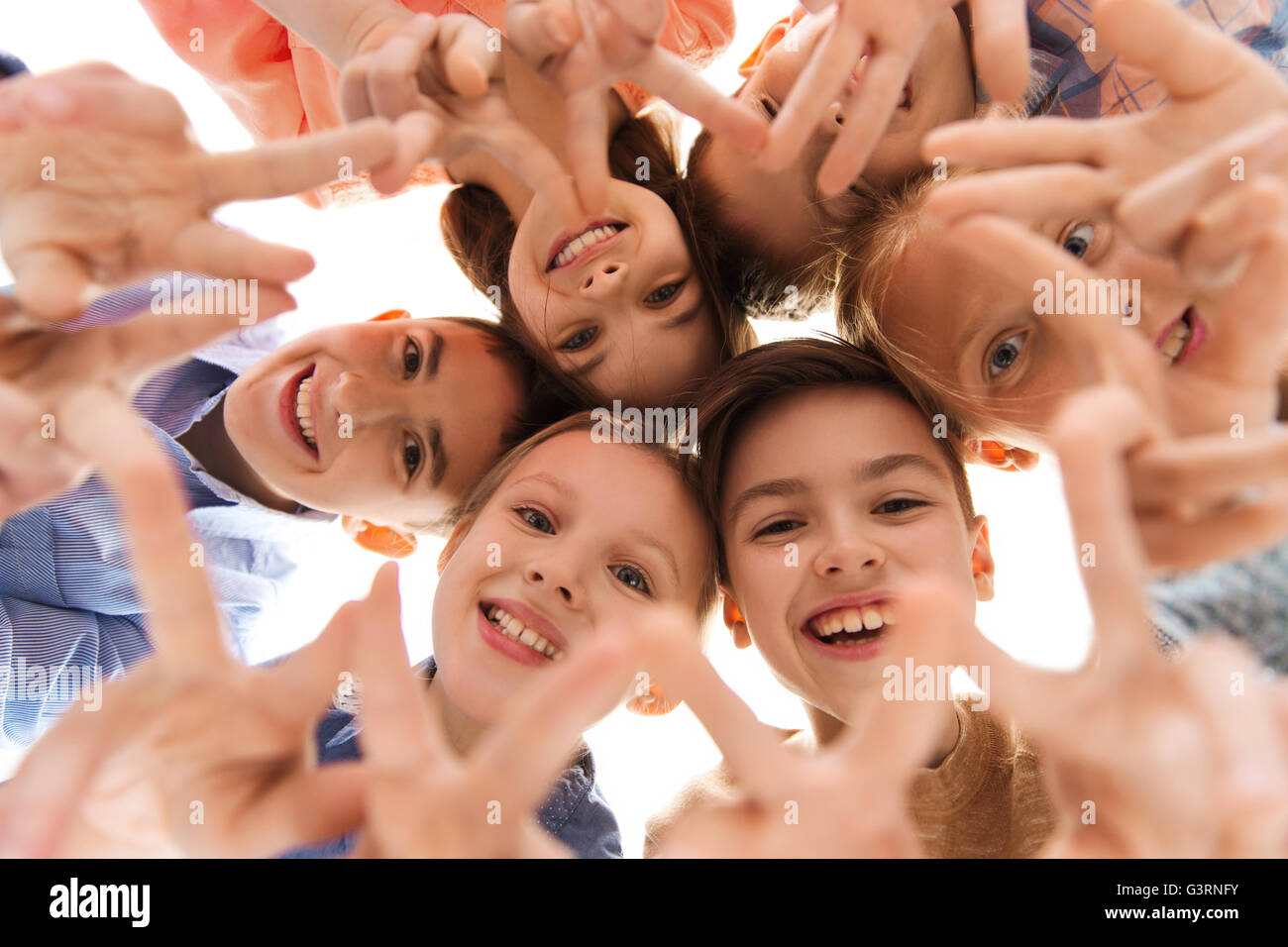 happy children showing peace hand sign Stock Photo - Alamy
