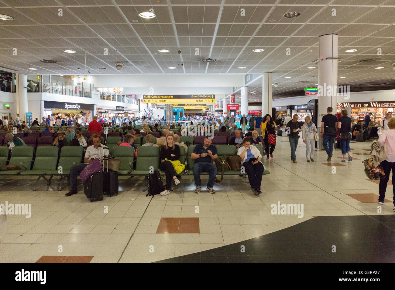 London Gatwick airport North Terminal departure lounge Stock Photo - Alamy London Gatwick airport North Terminal departure lounge Stock Photo - Alamy