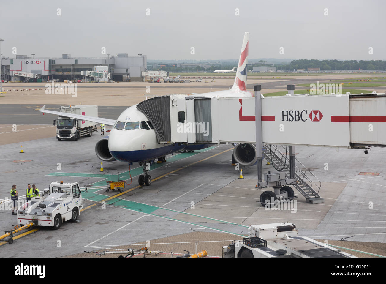British Airways plane at the jet bridge at London Gatwick airport Stock ...