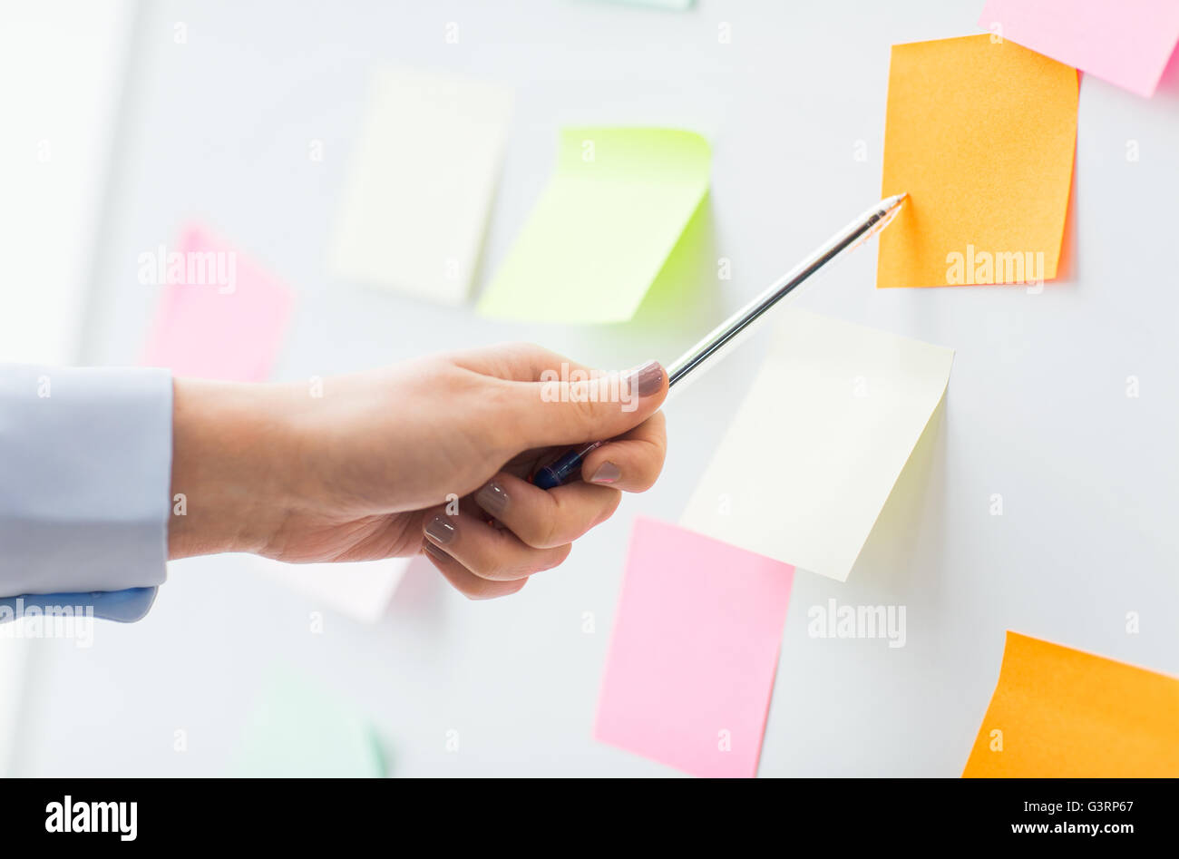 close up of hand pointing to sticker on flip chart Stock Photo - Alamy