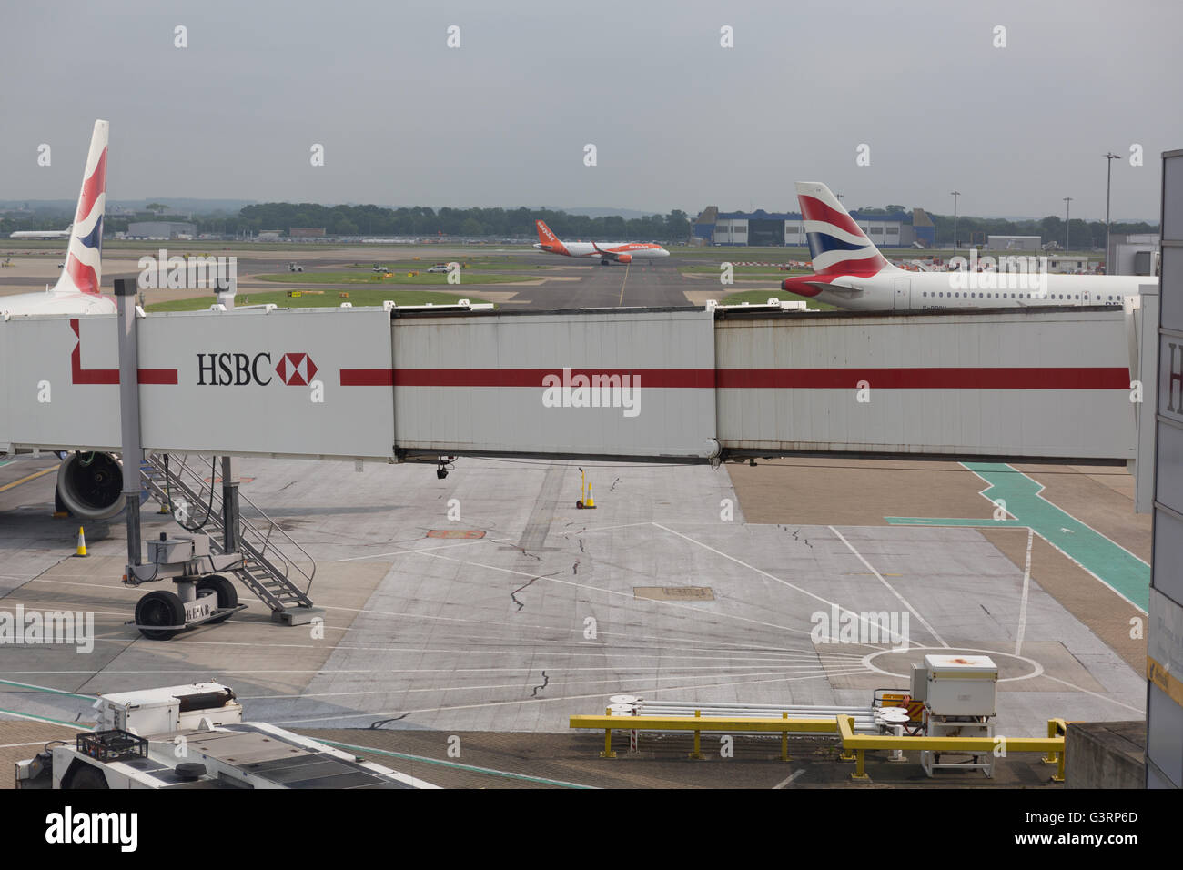 British Airways plane at the jet bridge at London Gatwick airport Stock ...