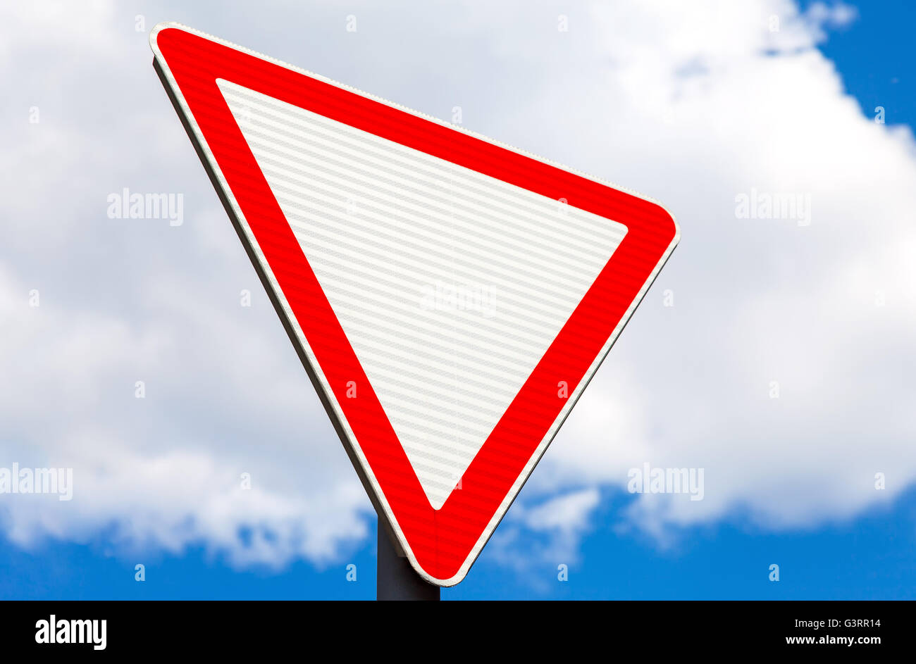 Give way traffic sign hi-res stock photography and images - Alamy