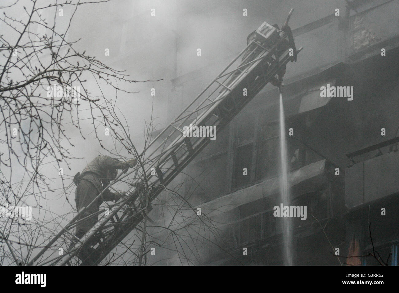 fireman wearing a gas mask on the stairs Stock Photo - Alamy