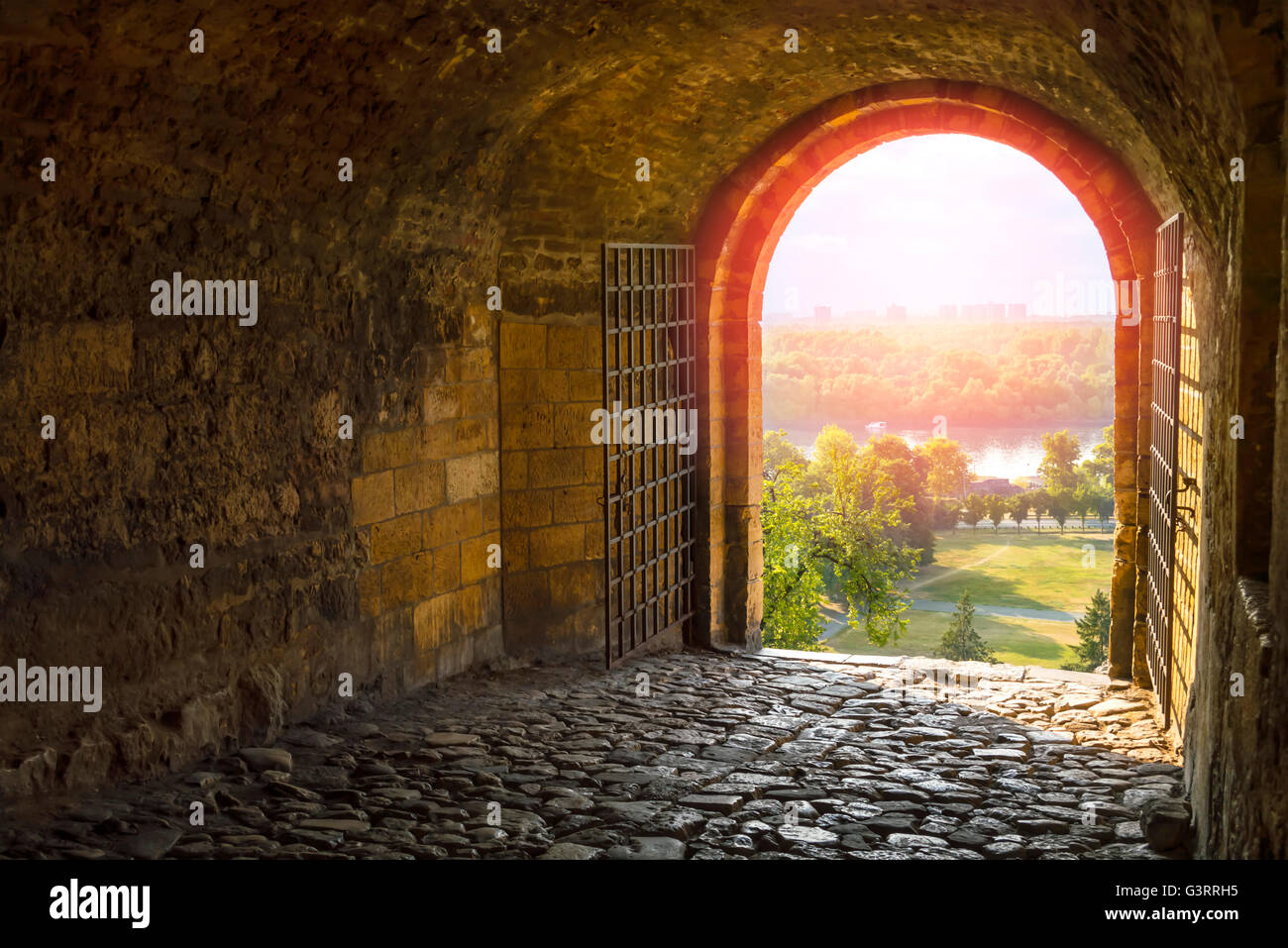 Arched passage hi-res stock photography and images - Alamy