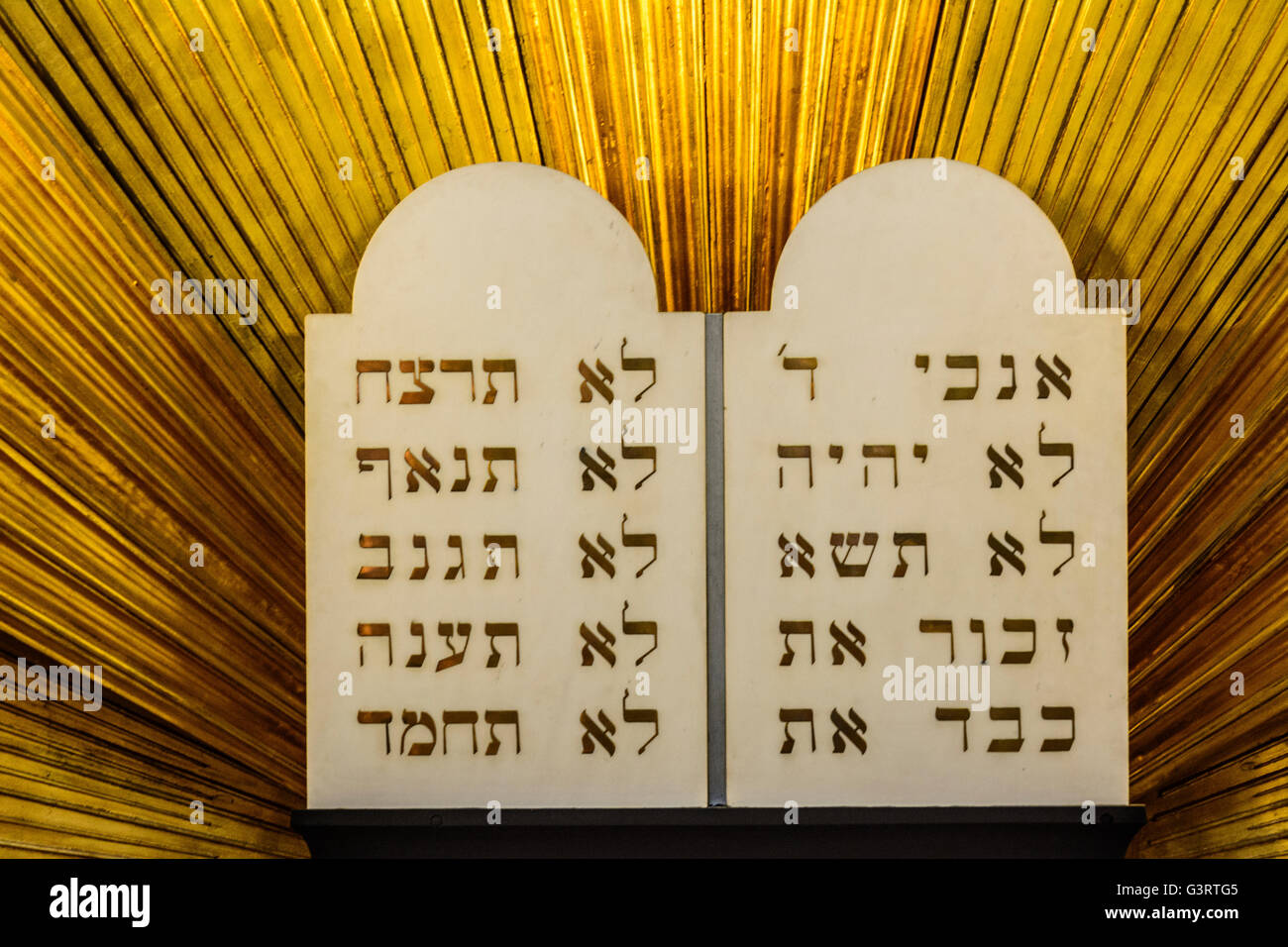Torah shrine hi-res stock photography and images - Alamy