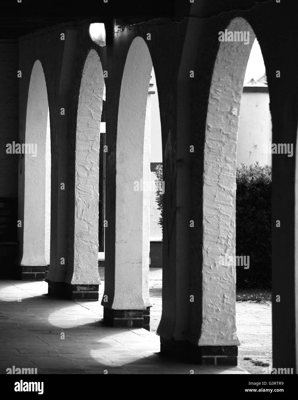 Cloisters arches hi-res stock photography and images - Alamy